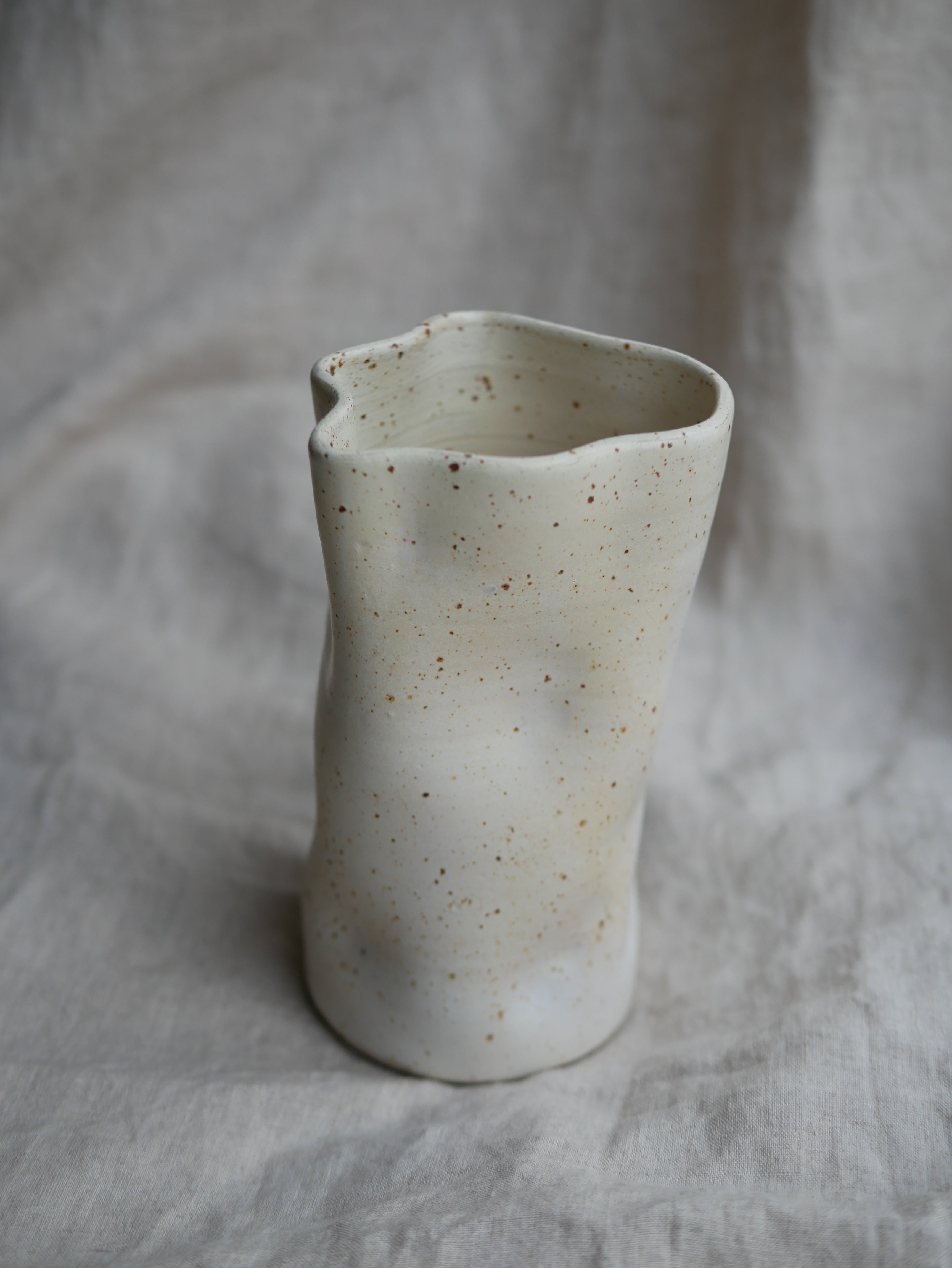 Happy little accidents vase white matte – Imse Studios